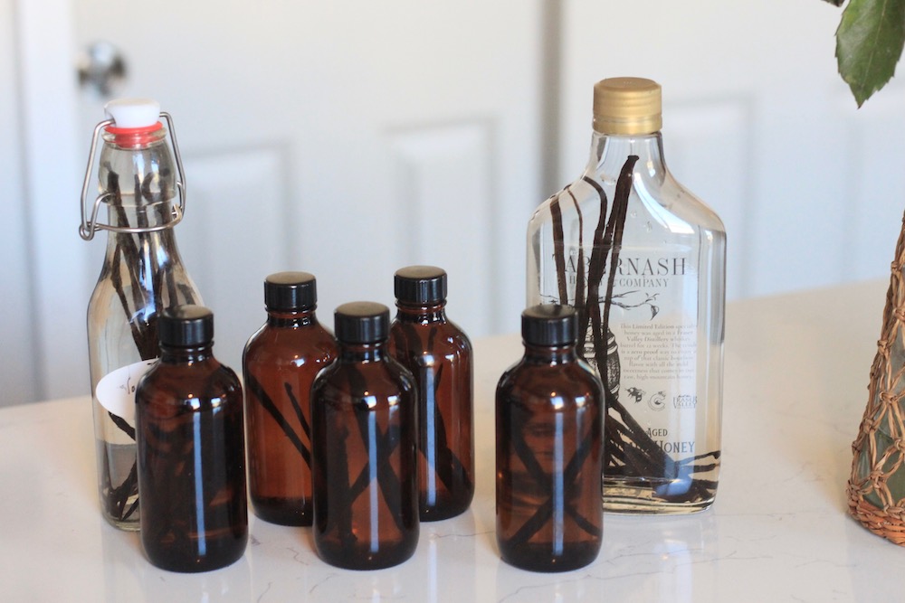How to Make Homemade Vanilla Extract (Just 2 Ingredients!) – Hand ...